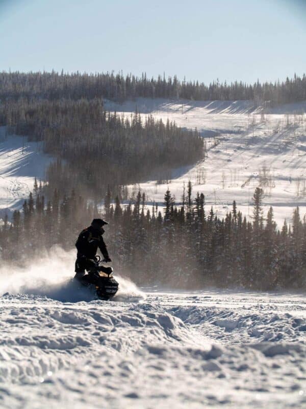 GV Loisirs - Location de Motoneige Monts-Valin Saguenay
